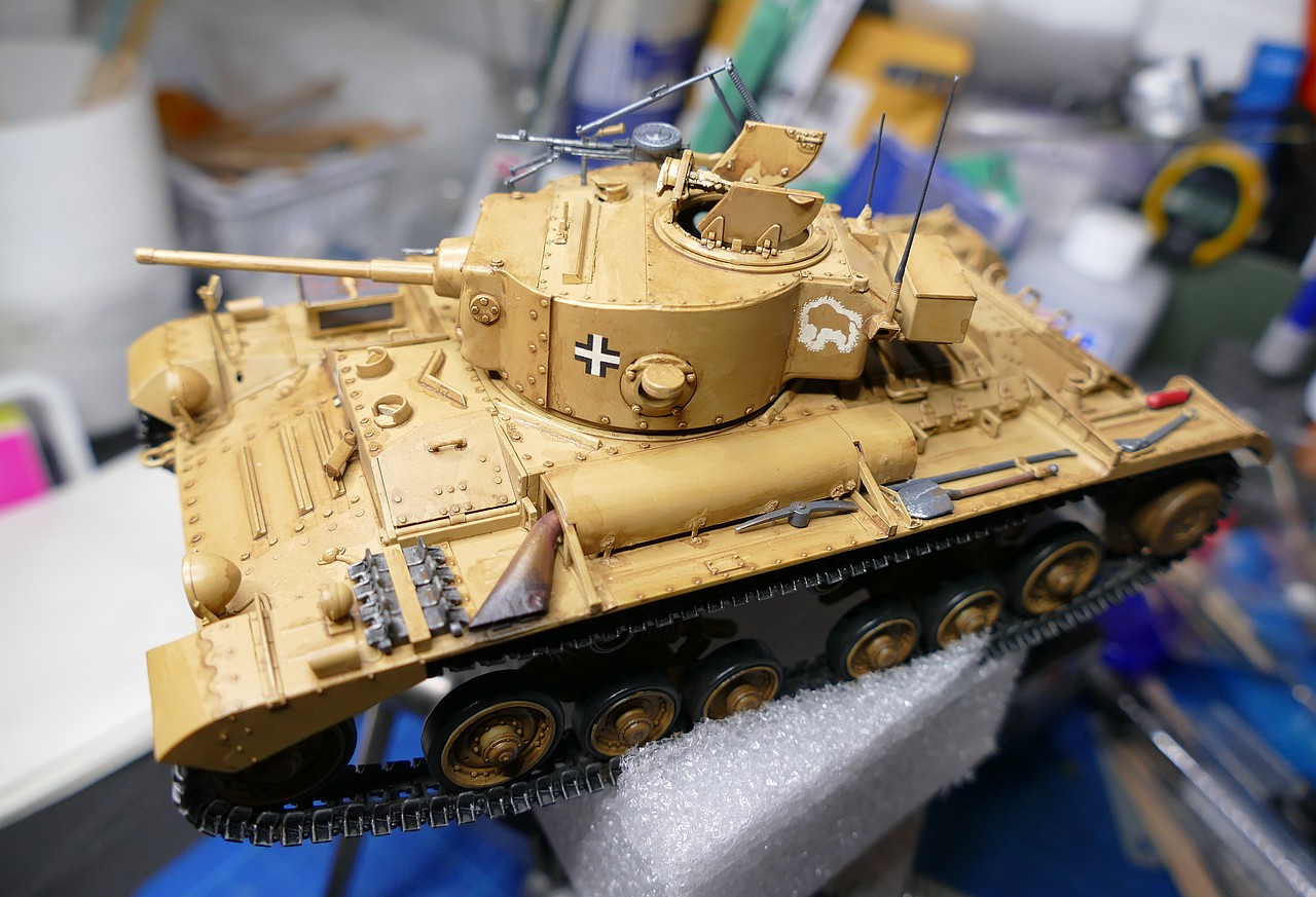 PzKpfw Mk III 749(e) Valentine III Tank w/3 Crew -- Plastic Model Tank ...