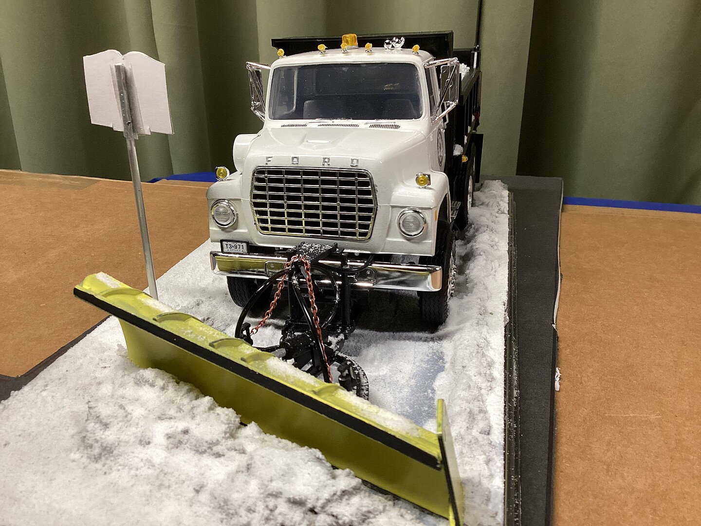 Ford LNT-8000 Snow Plow -- Plastic Model Truck Vehicle Kit -- 1/25 ...