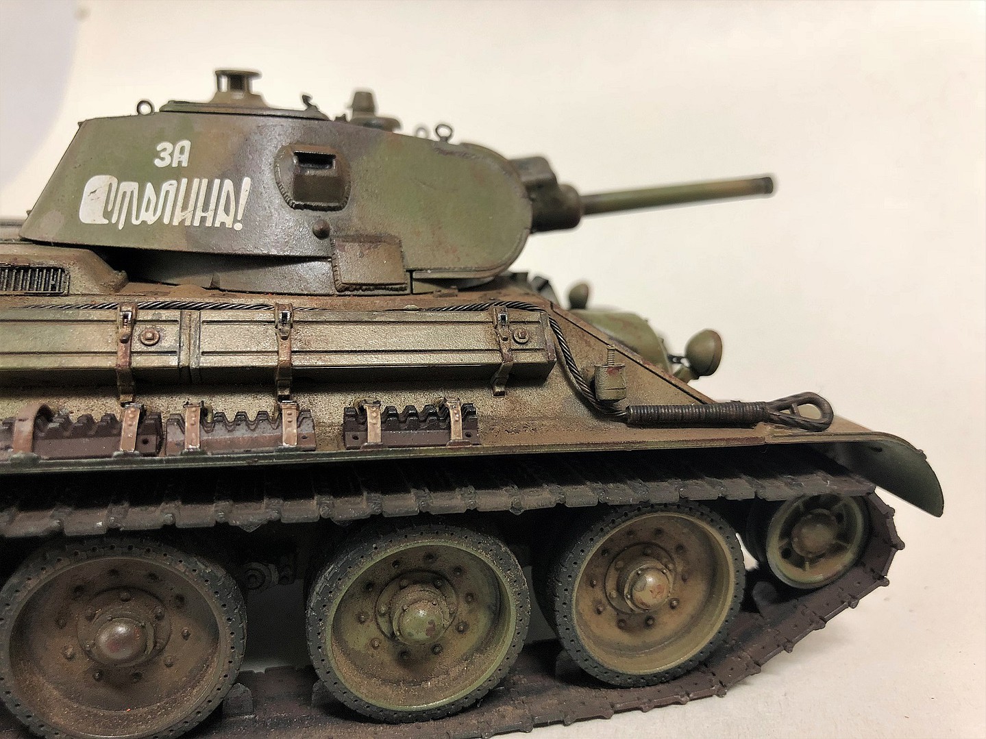 T34/76 Mod 1940 Soviet Tank -- Plastic Model Military Vehicle Kit -- 1/ ...