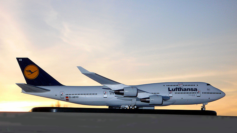 Boeing 747-400 -- Plastic Model Airplane Kit -- 1/144 Scale -- #04219 ...