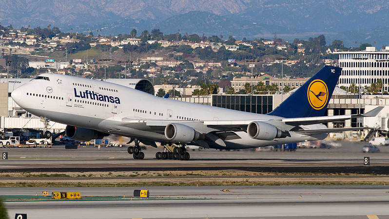 Boeing 747-400 -- Plastic Model Airplane Kit -- 1/144 Scale -- #04219 ...