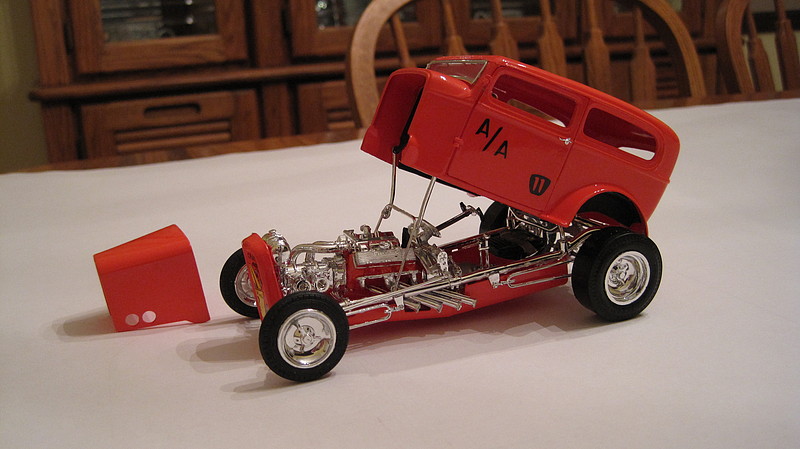 1932 Orange Crate Ford Sedan -- Plastic Model Car Kit -- 1/25 Scale ...