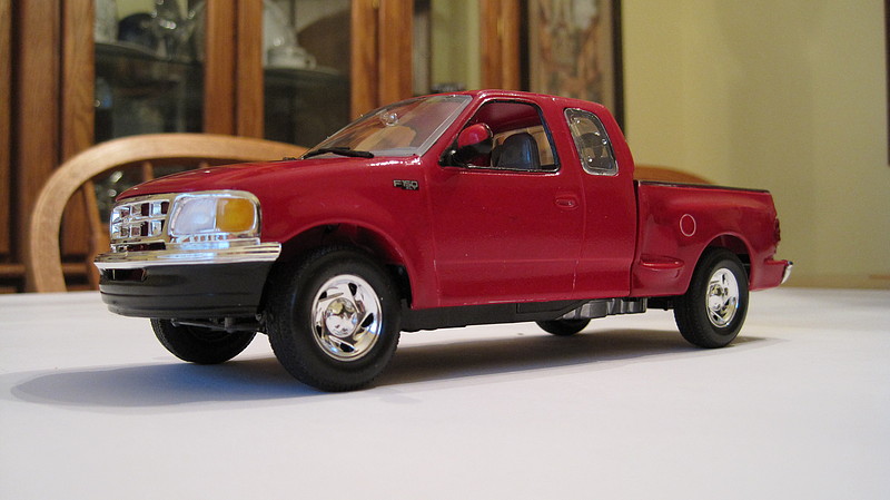 Gallery Pictures Revell-Monogram 1997 Ford F150 XLT Plastic Model Truck ...