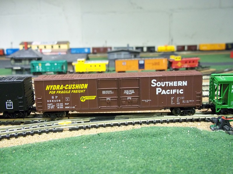 60' Double Door Box Southern Pacific -- N Scale Model Train Freight Car ...