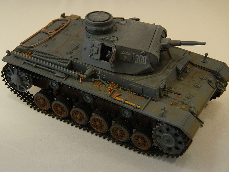 PzKpfw III Ausf F Tank -- Plastic Model Tank Kit -- 1/35 Scale -- #6632 ...