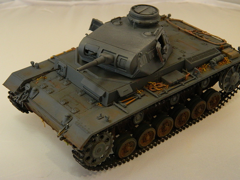 PzKpfw III Ausf F Tank -- Plastic Model Tank Kit -- 1/35 Scale -- #6632 ...