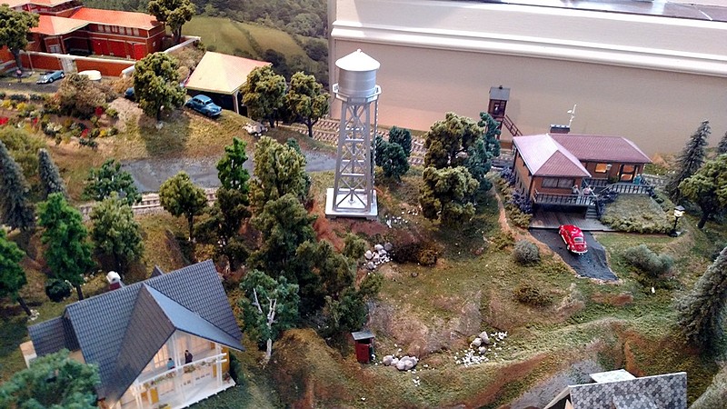 Gallery Pictures Model-Power Water Tower Lighted Built-Up HO Scale ...