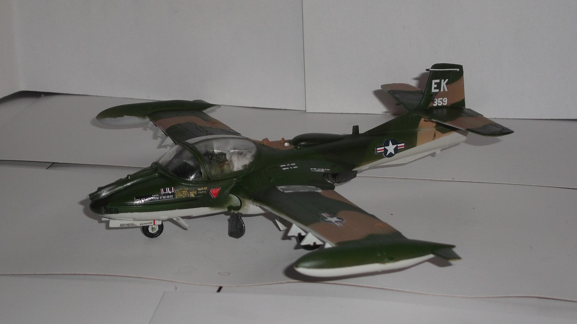US A-37A Dragonfly Light Ground Attack Aircraft -- Plastic Model ...