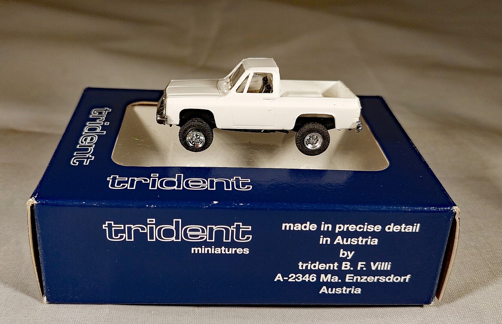 Chevrolet 4 Wheel Drive Pick Up Truck White (one truck) -- HO Scale ...