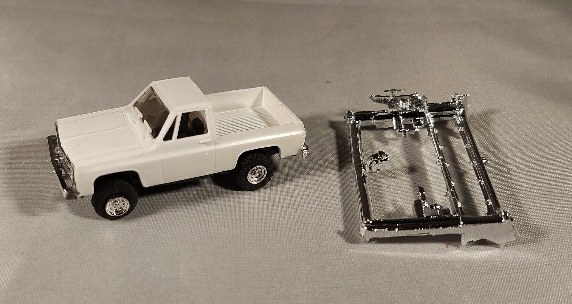 Chevrolet 4 Wheel Drive Pick Up Truck White (one truck) -- HO Scale ...