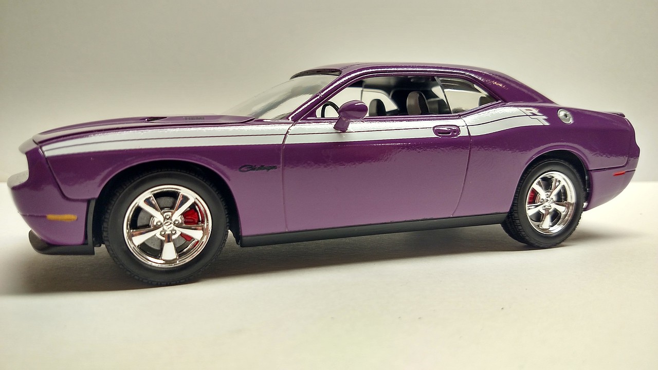 2010 Dodge Challenger R/T Classic -- Plastic Model Car Kit -- 1/25 ...
