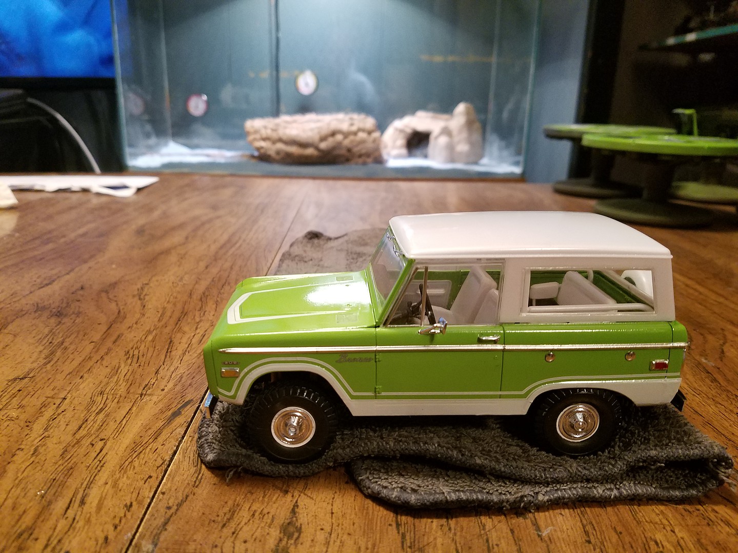 Ford Bronco -- Plastic Model Truck Kit -- 1/25 Scale -- #85-4320 ...