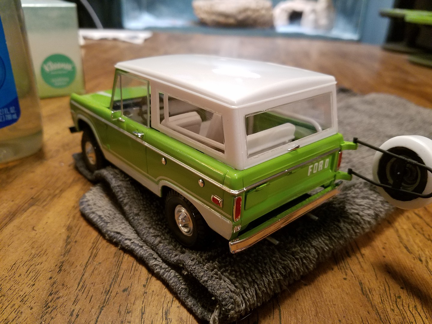 Ford Bronco -- Plastic Model Truck Kit -- 1/25 Scale -- #85-4320 ...