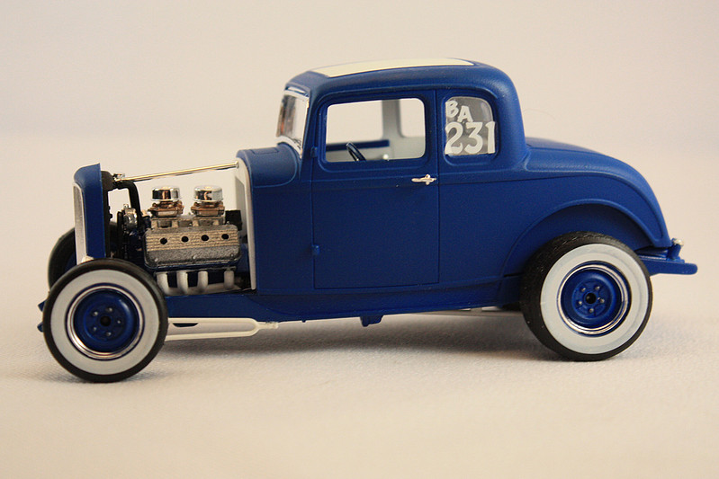 1932 Ford 5 Window Coupe -- Plastic Model Car Kit -- 1/25 Scale ...