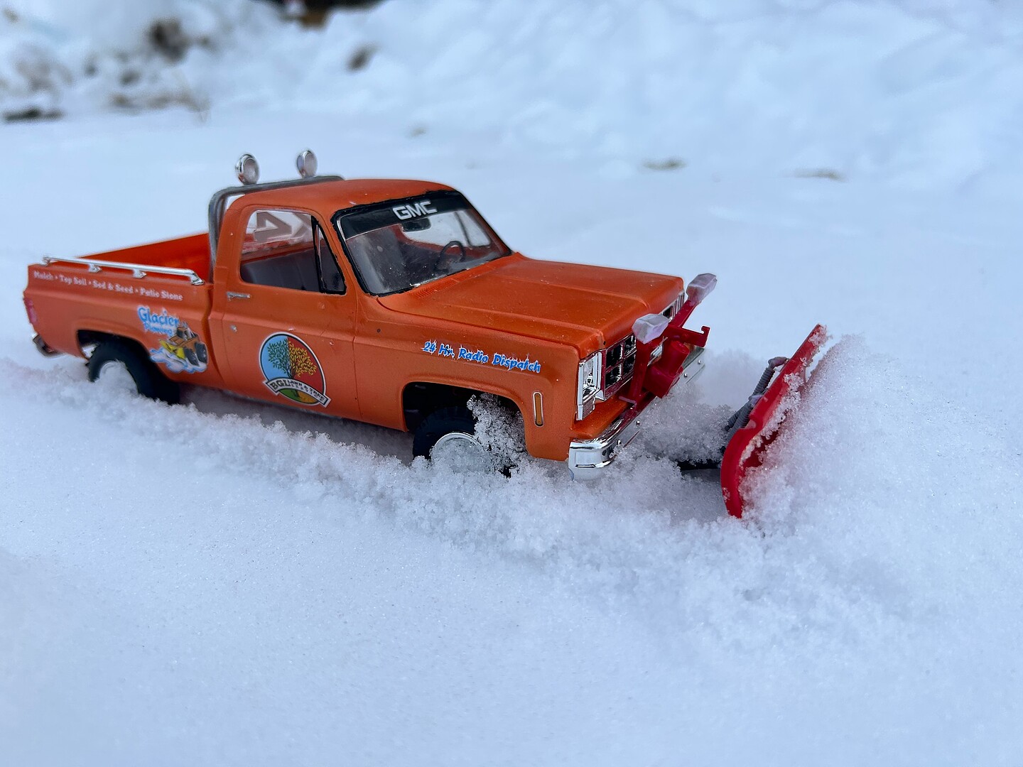 GMC Pickup with Snow Plow -- Plastic Model Truck Kit -- 1/24 Scale ...