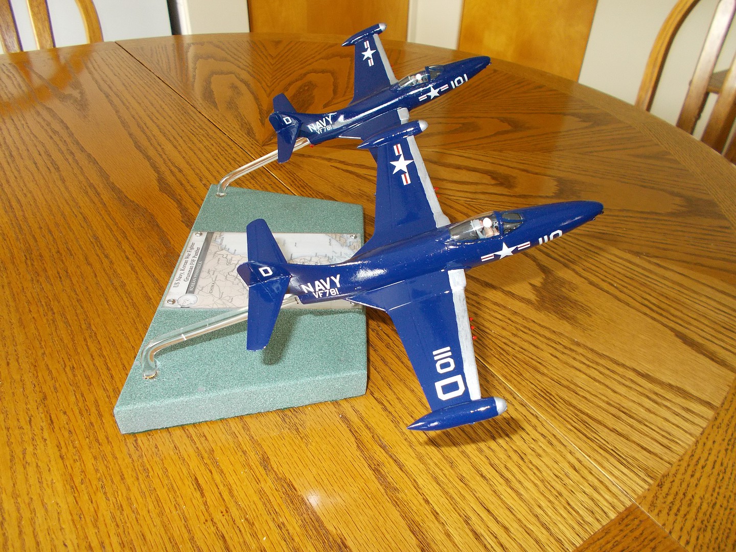 F9F-2 Panther -- Plastic Model Airplane Kit -- 1/72 Scale -- #00242 ...