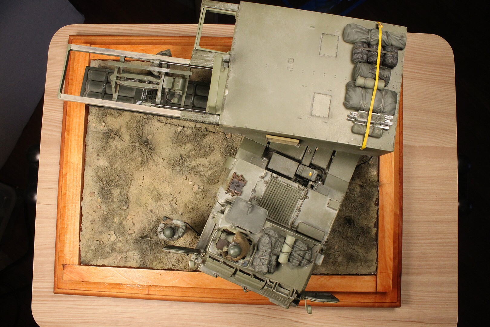 US M270/A1 Multiple Launch Rocket System -- Plastic Model Military Kit ...