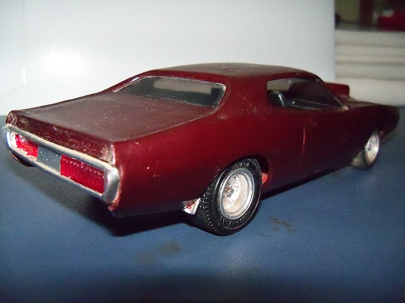 1971 Dodge Charger -- Plastic Model Car Kit -- 1/25 Scale -- #678 ...