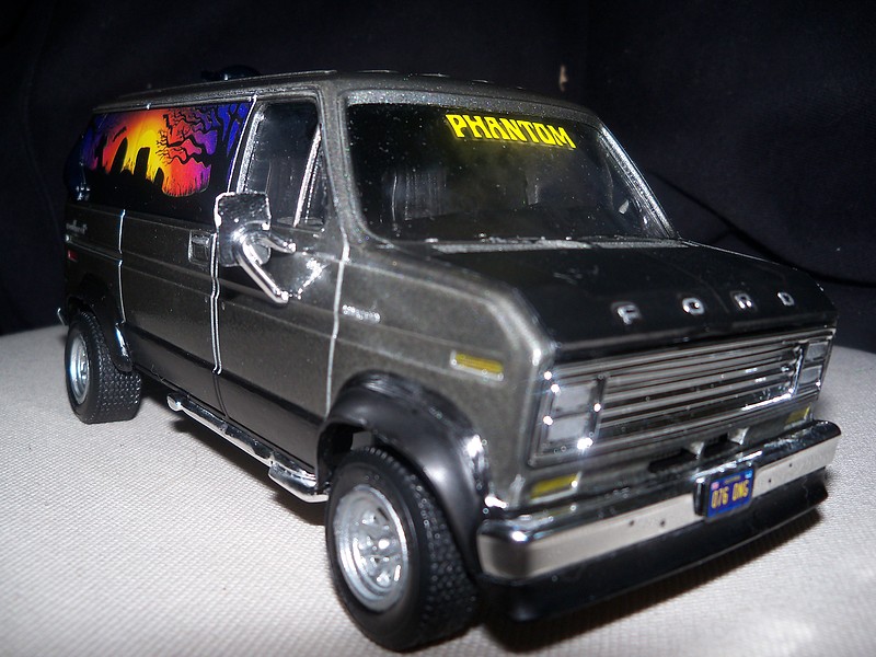 1976 Ford Custom Van Phantom -- Plastic Model Car Kit -- 1/25 Scale ...