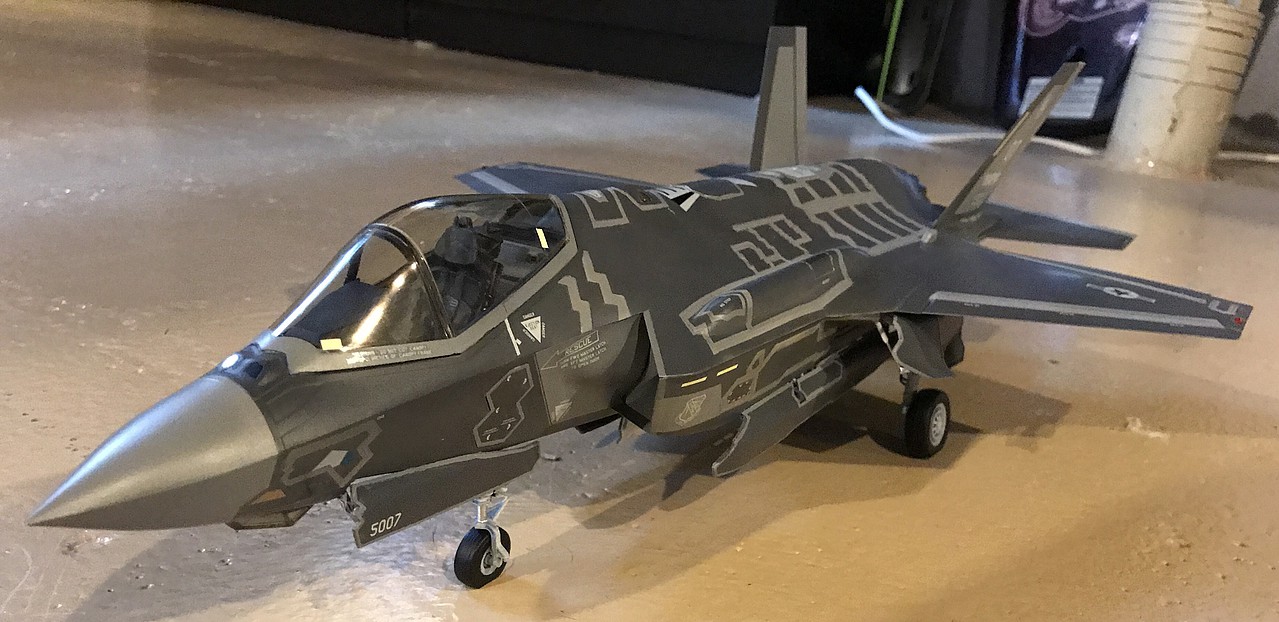 Lockheed F-35A Lighting II -- Plastic Model Airplane Kit -- 1/32 Scale ...