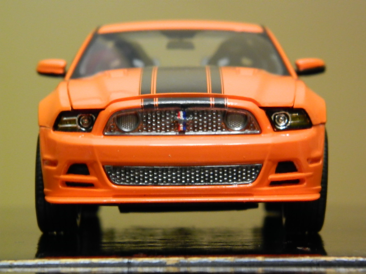 2013 Mustang Boss 302 -- Plastic Model Car Kit -- 1/25 Scale -- #85 ...