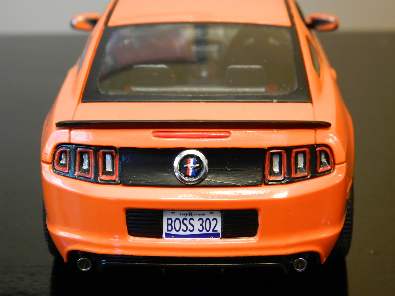 2013 Mustang Boss 302 -- Plastic Model Car Kit -- 1/25 Scale -- #85 ...