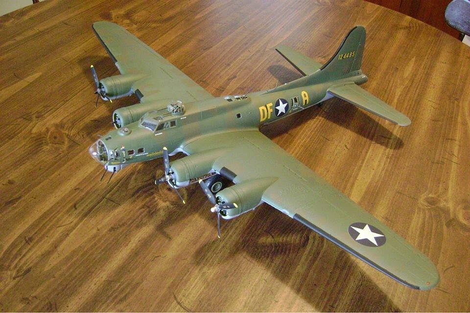 B-17G Flying Fortress -- Plastic Model Airplane Kit -- 1/48 Scale ...