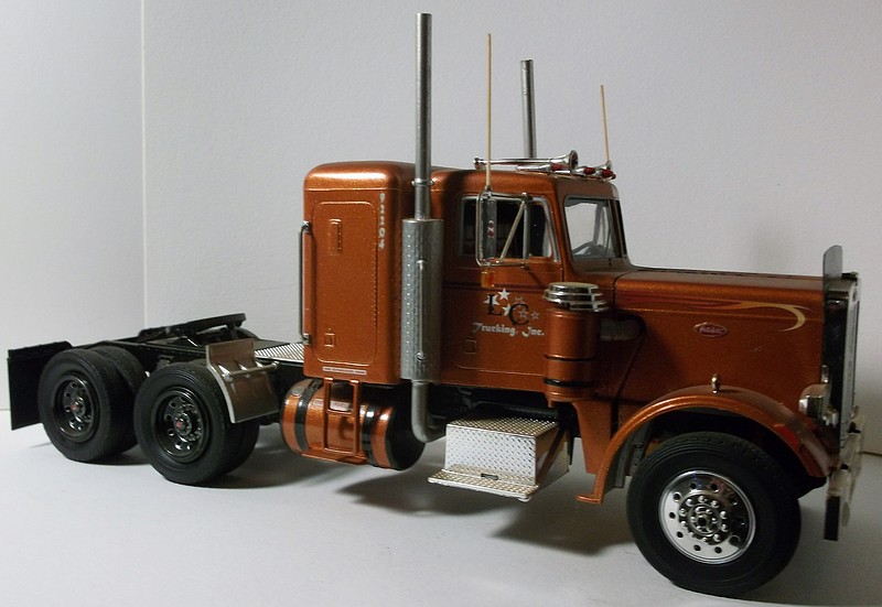 Peterbilt 359 Conventional -- Plastic Model Truck Kit -- 1/25 Scale ...
