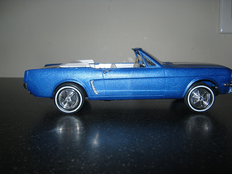 1964 Mustang Convertible -- Plastic Model Car Kit -- 1/24 Scale ...