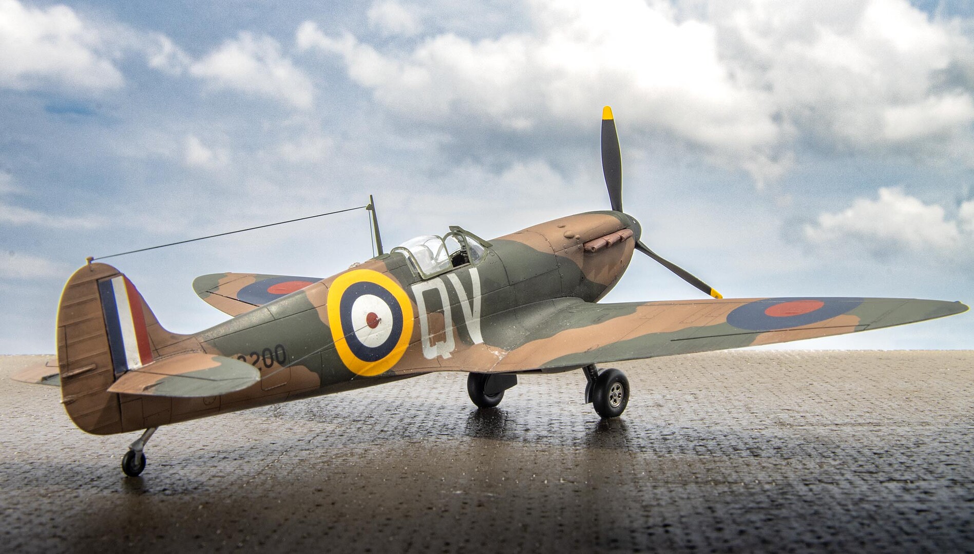 Supermarine Spitfire Mk I Aircraft -- Plastic Model Airplane Kit -- 1/ ...