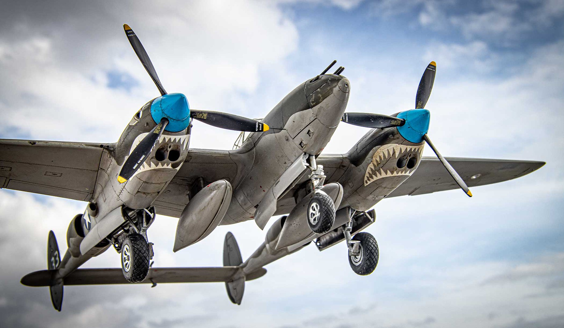 Lockheed P-38 F/G Lightning -- Plastic Model Airplane Kit -- 1/48 Scale ...