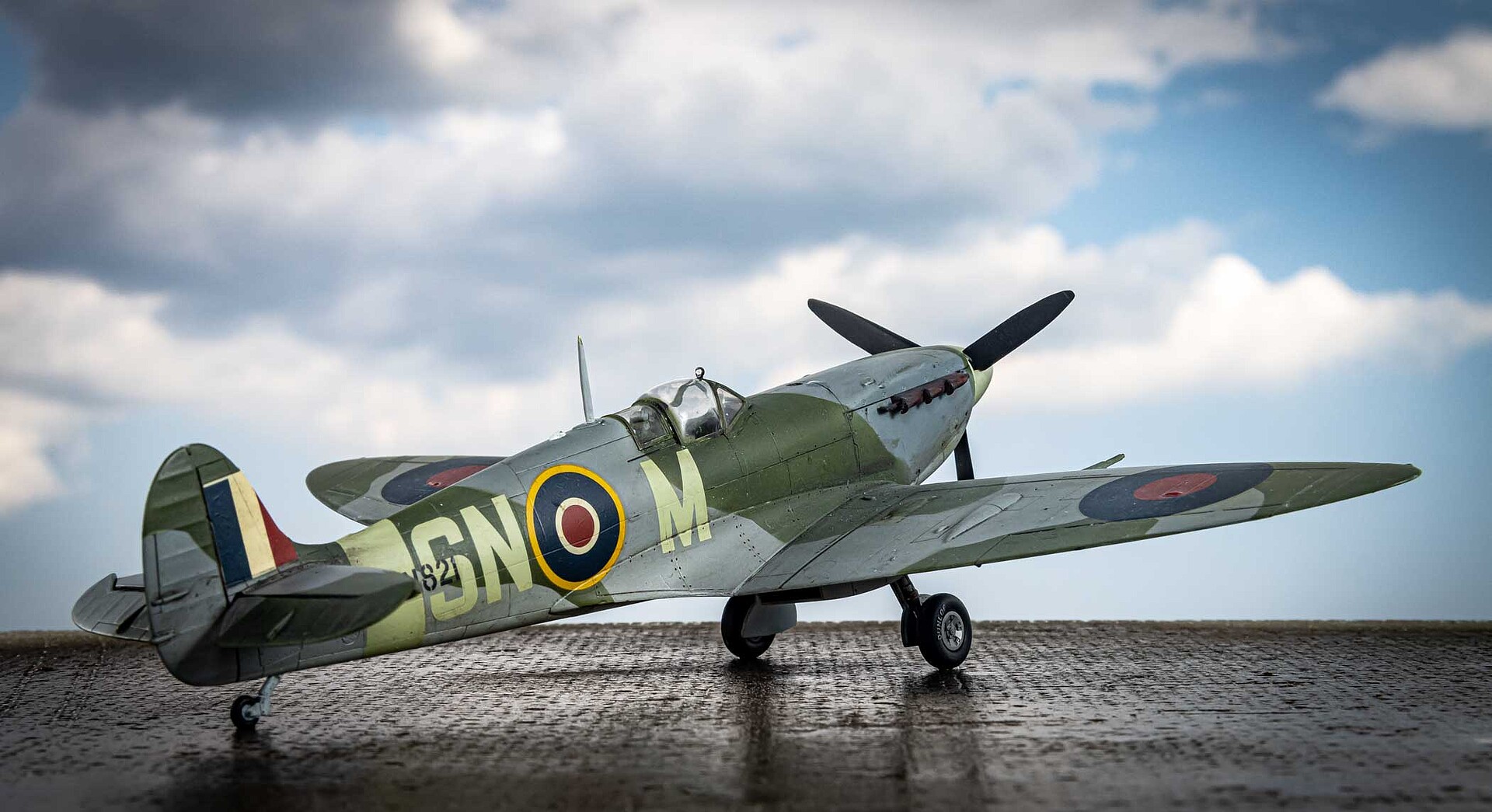 Supermarine Spitfire VB Fighter Aircraft -- Plastic Model Airplane Kit ...