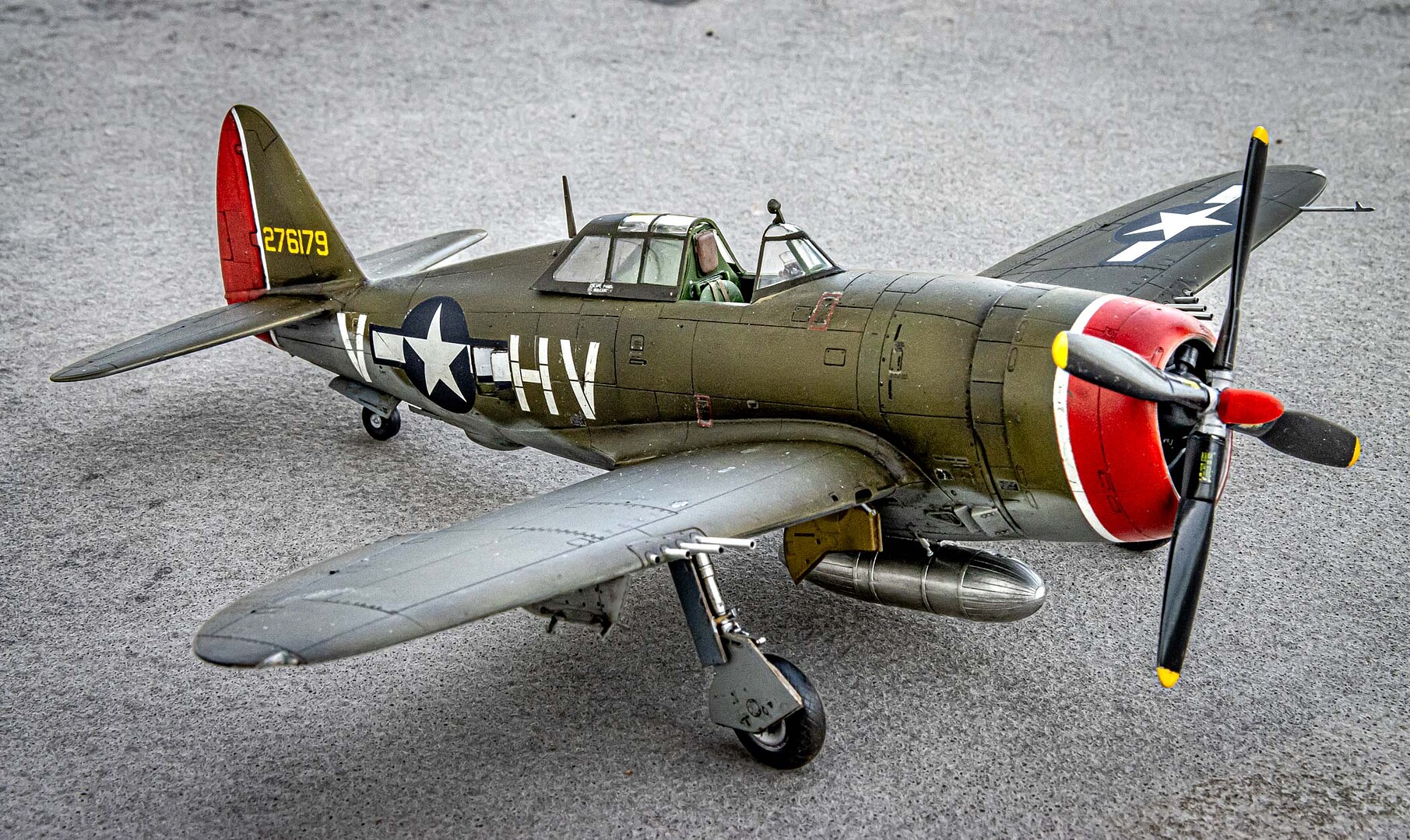 Republic P-47D Thunderbolt Fighter Aircraft -- Plastic Model Airplane ...