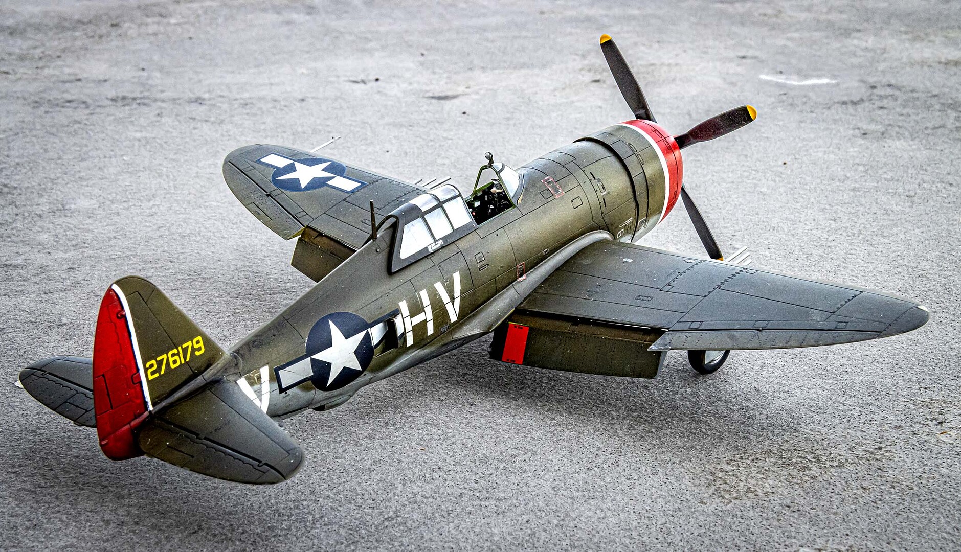 Republic P-47D Thunderbolt Fighter Aircraft -- Plastic Model Airplane ...