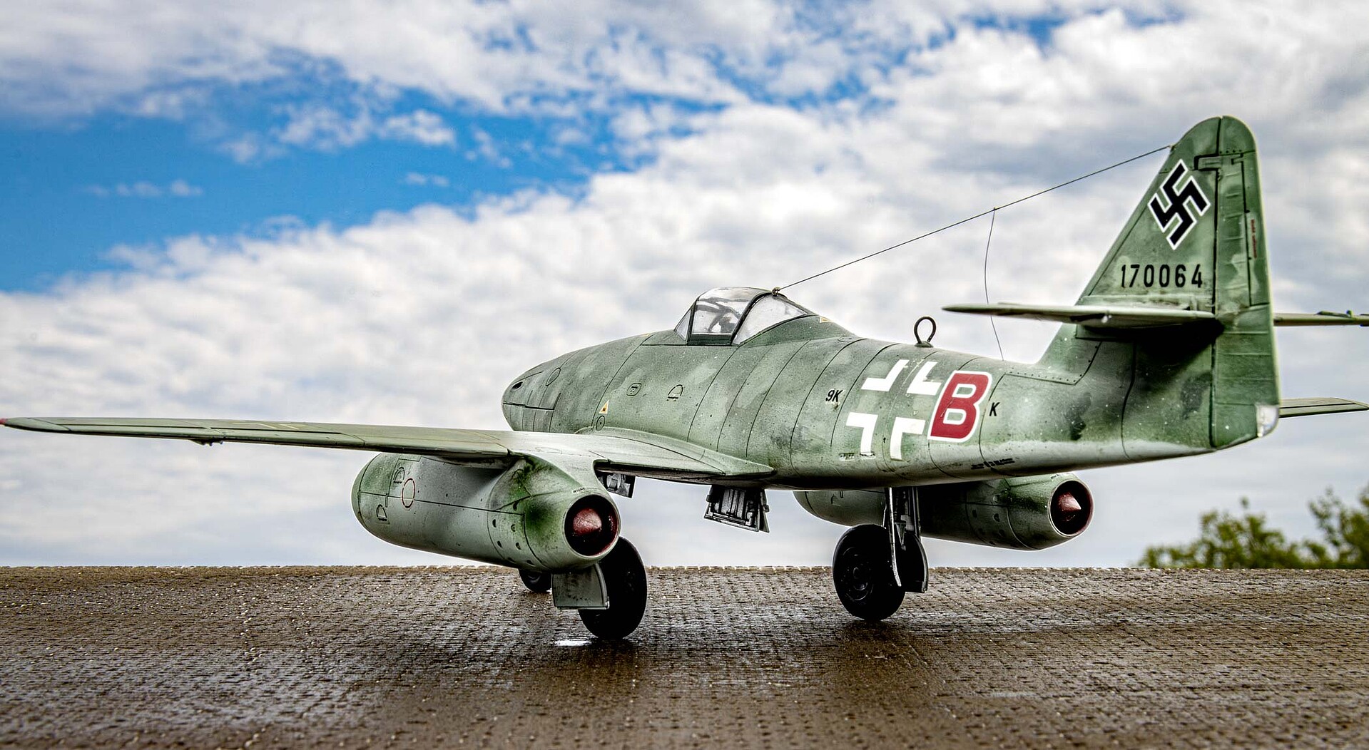 Messerschmitt Me 262 A-1a Fighter Aircraft -- Plastic Model Airplane ...
