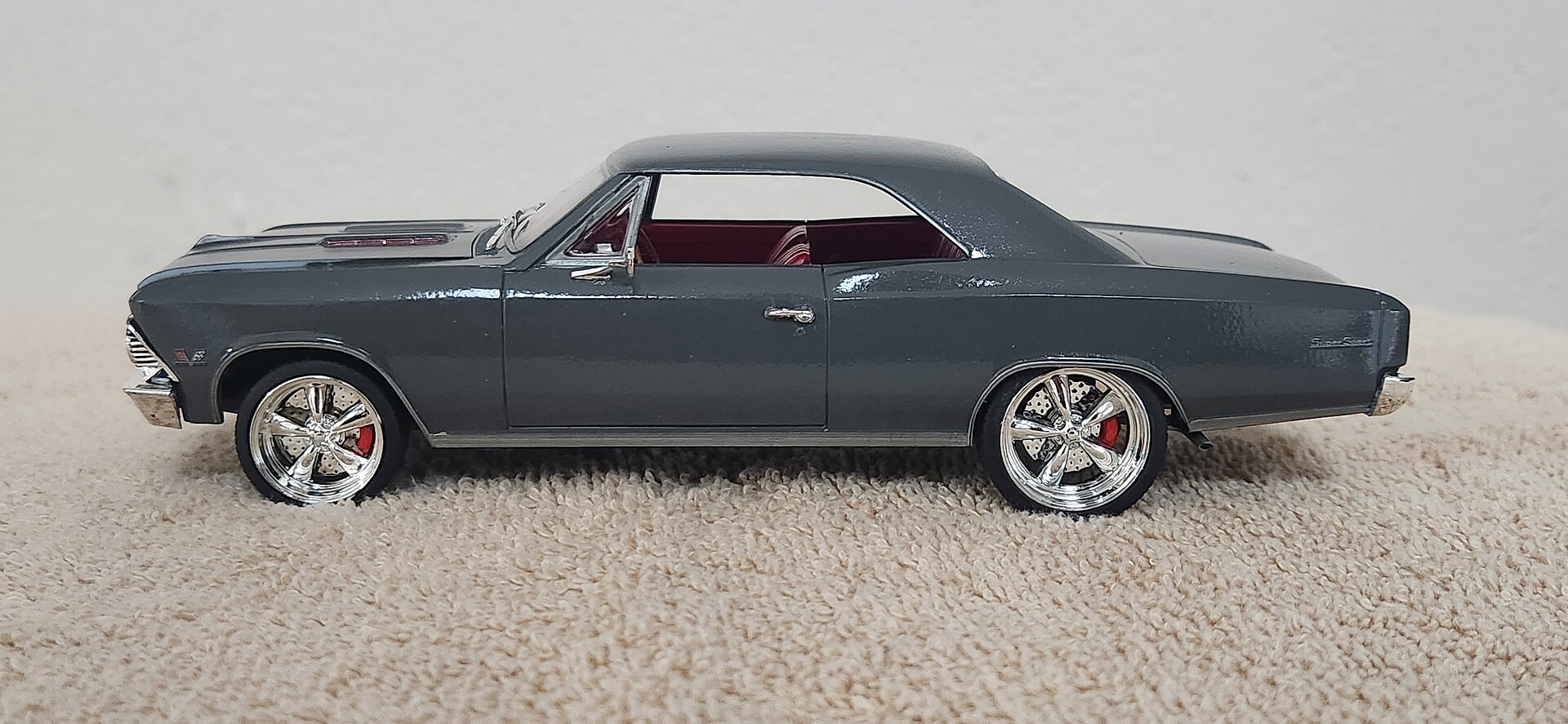 1966 Chevy Chevelle SS Car -- Plastic Model Car Vehicle Kit -- 1/25 ...