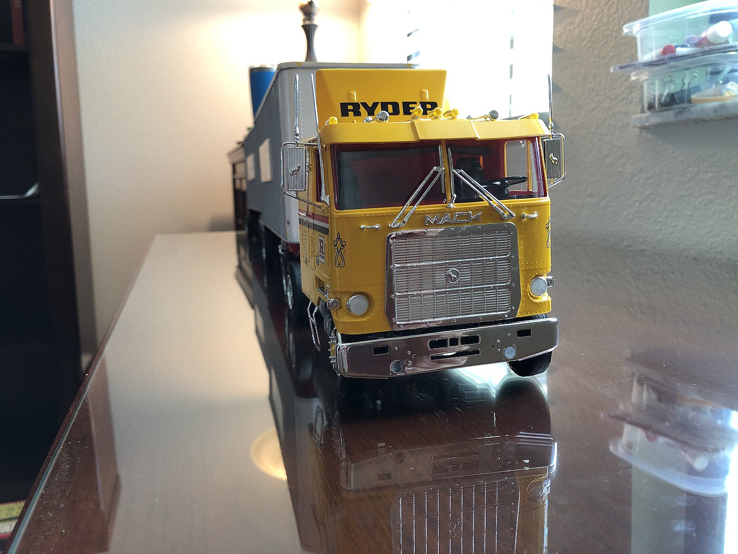 Mack Cruise-Liner Semi Tractor -- Plastic Model Car Truck Vehicle -- 1/ ...