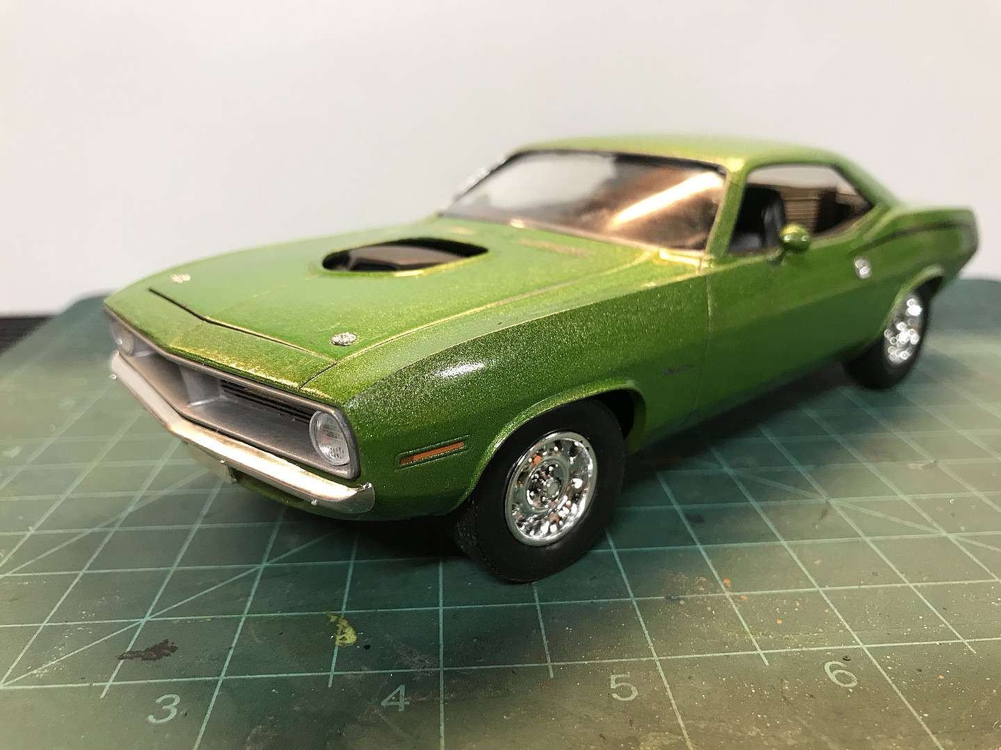 1970 Plymouth Hemi Cuda 2'n1 -- Plastic Model Car Kit -- 1/25 Scale ...