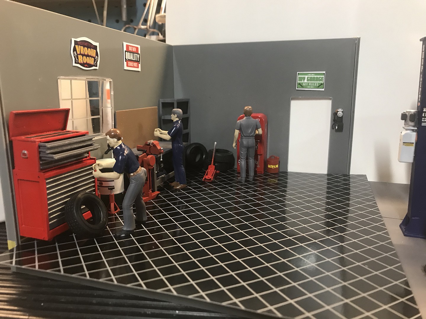 Gallery Pictures AMT Garage Accessory Set #2 Plastic Model Garage Kit 1 ...