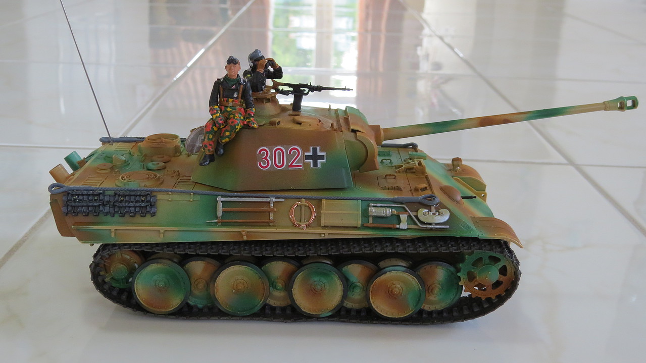 German Panther Medium Tank -- Plastic Model Military Vehicle Kit -- 1/ ...