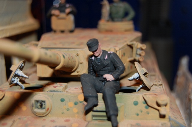 German Tank Crew Soldiers At Rest -- Plastic Model Military Figure Kit ...