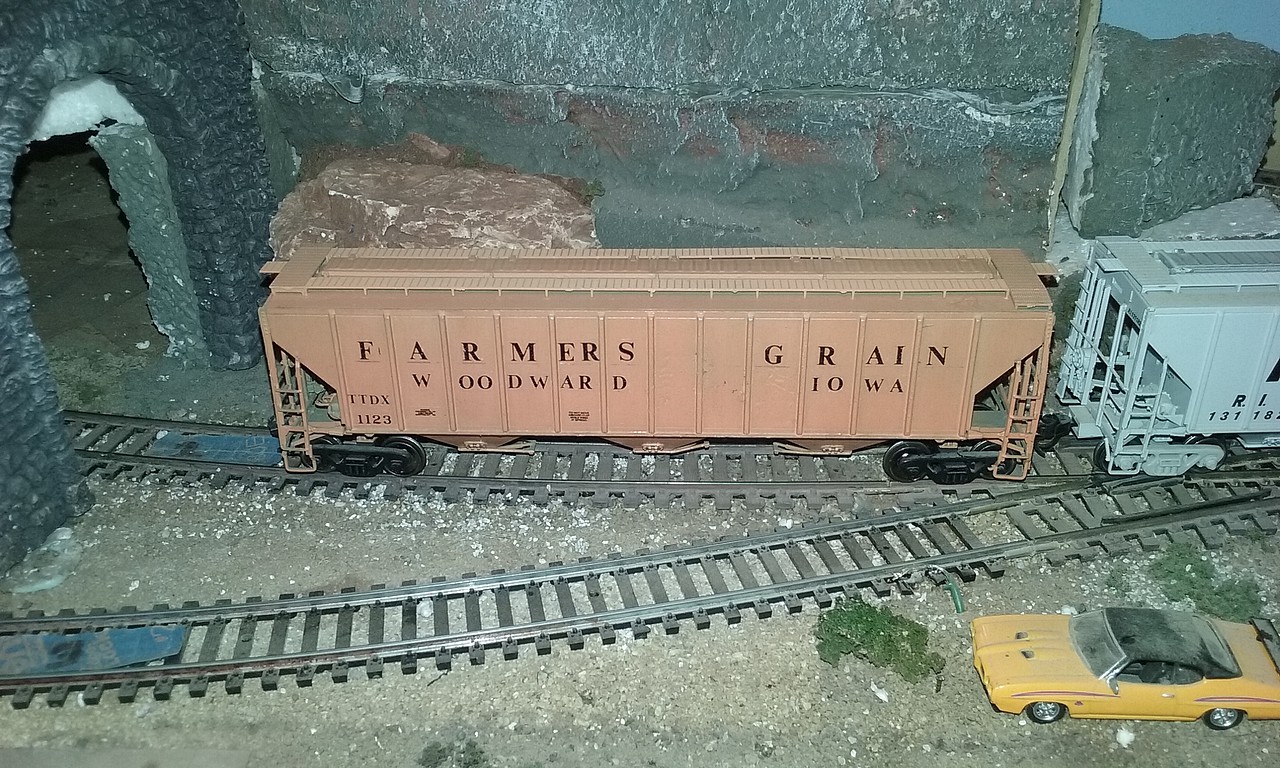 Burlington Northern 4750 Pullman Standard Grain Hopper -- HO Scale ...