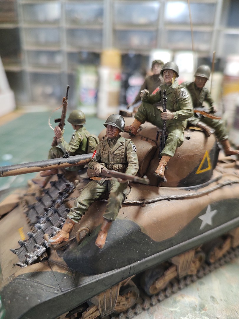 101th Sq US Paratroopers & British Tankmen France 1944 -- Plastic Model ...