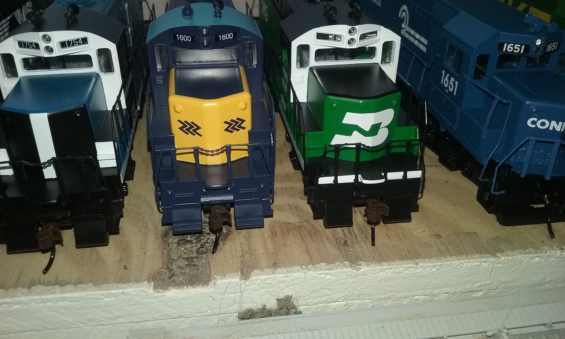 EMD GP15-1 - Standard DC -- Norfolk Southern (black, white) pictures by ...