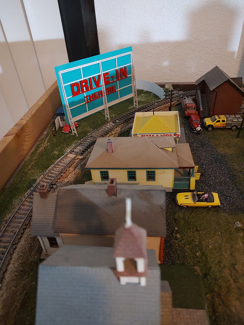 Drive-In Theatre - Kit -- HO Scale Model Railroad Building -- #168 ...