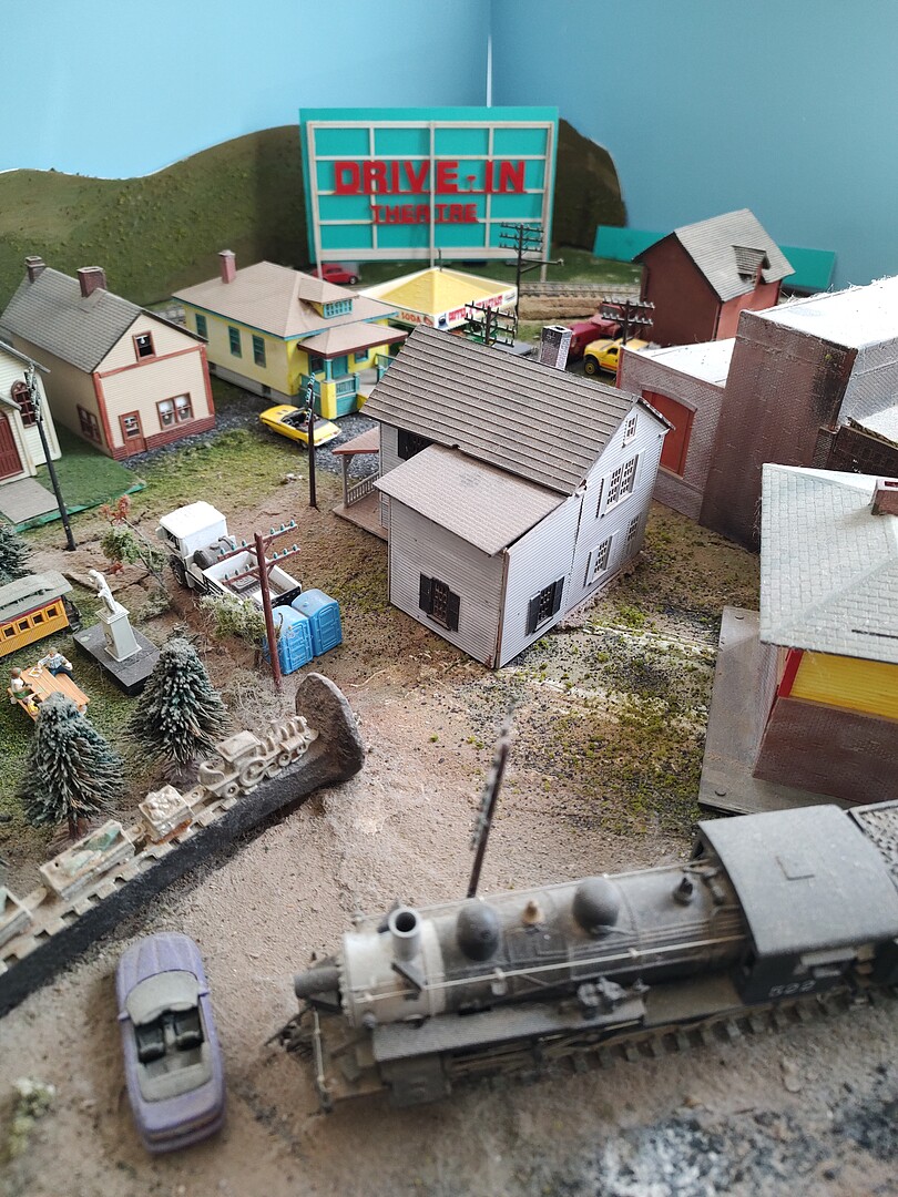 Drive-In Theatre - Kit -- HO Scale Model Railroad Building -- #168 ...