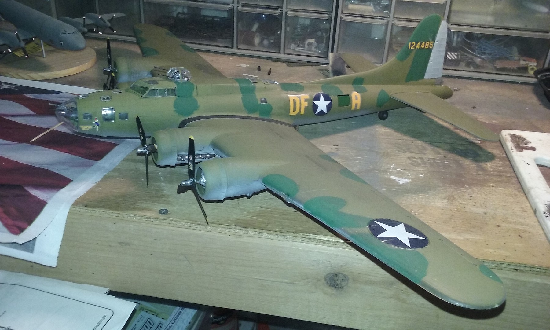 Boeing B-17F Memphis Belle -- Plastic Model Airplane Kit -- 1/48 Scale ...