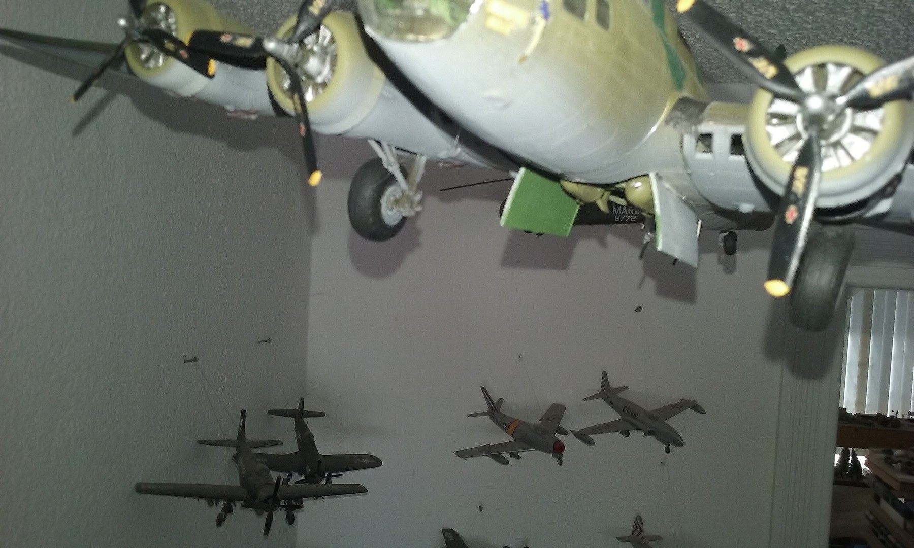 Boeing B-17F Memphis Belle -- Plastic Model Airplane Kit -- 1/48 Scale ...