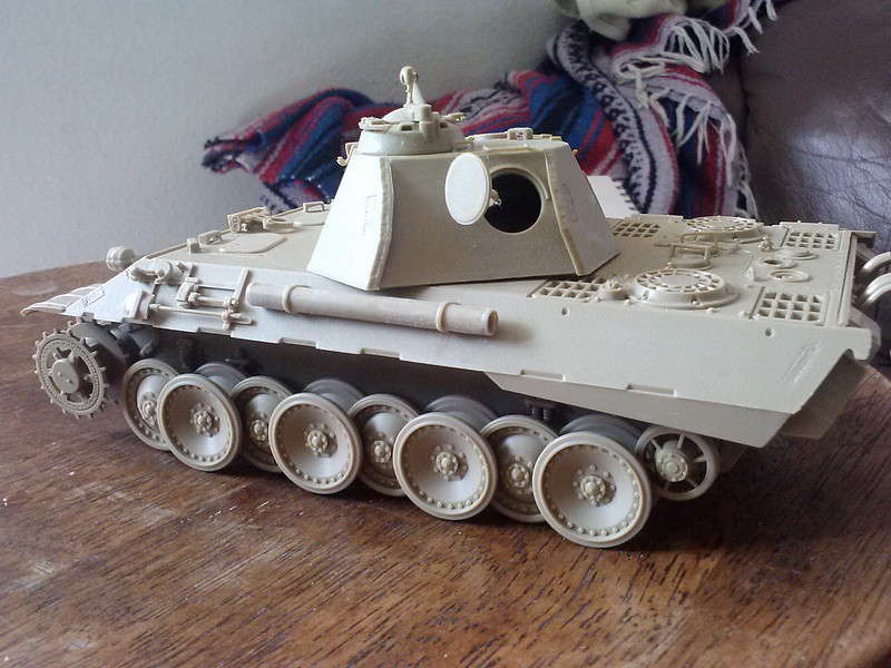 German Panther Medium Tank -- Plastic Model Military Vehicle Kit -- 1/ ...