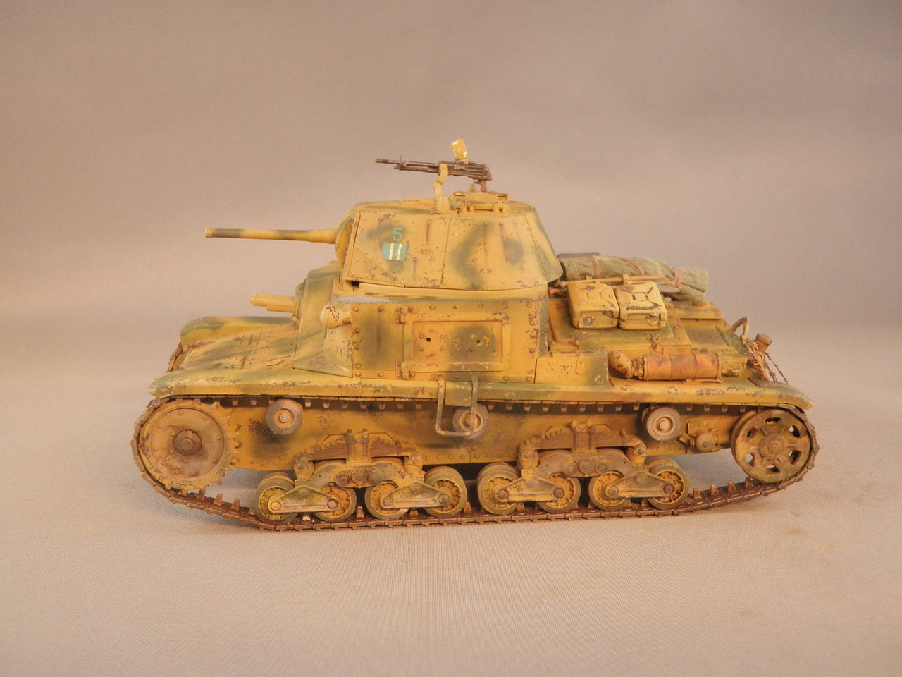 Italian Tank Carro Armato M13/40 -- Plastic Model Military Vehicle Kit ...